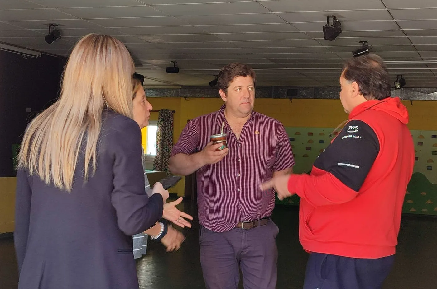 Ministro de Gobierno visitó escuelas de El Calafate y elogió la gestión ...