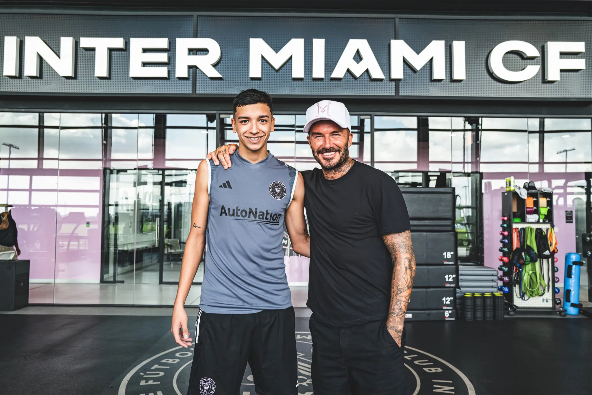 Tomás Aviles no se salvó de Messi en la bienvenida en el Inter Miami